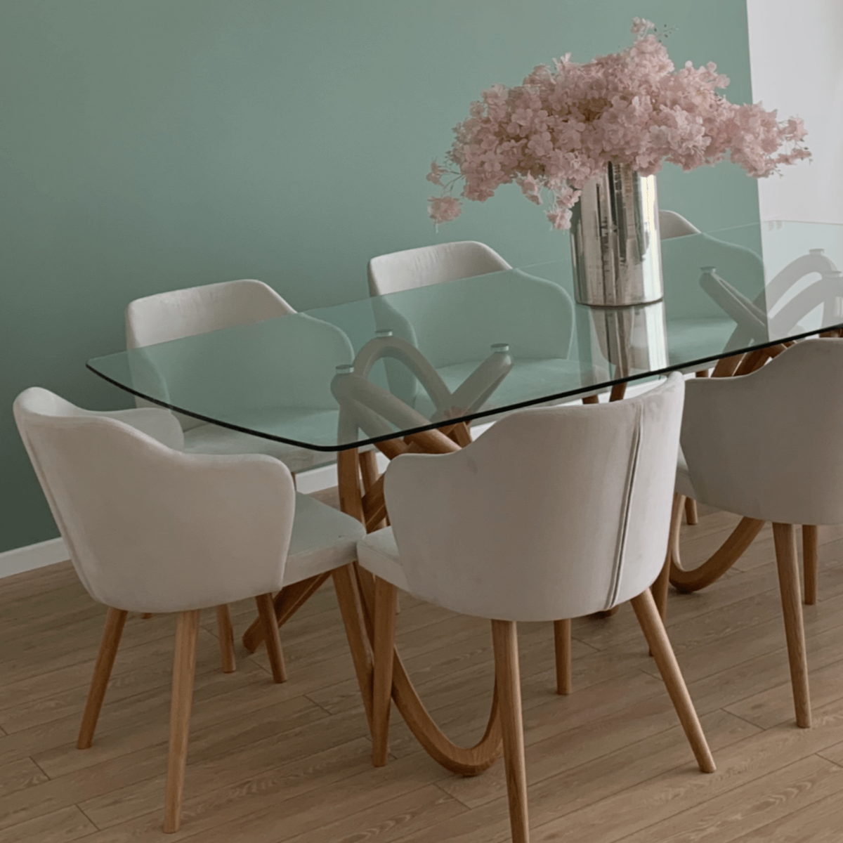 Chavle: High-Quality Tables & Chairs for Perfect Dining